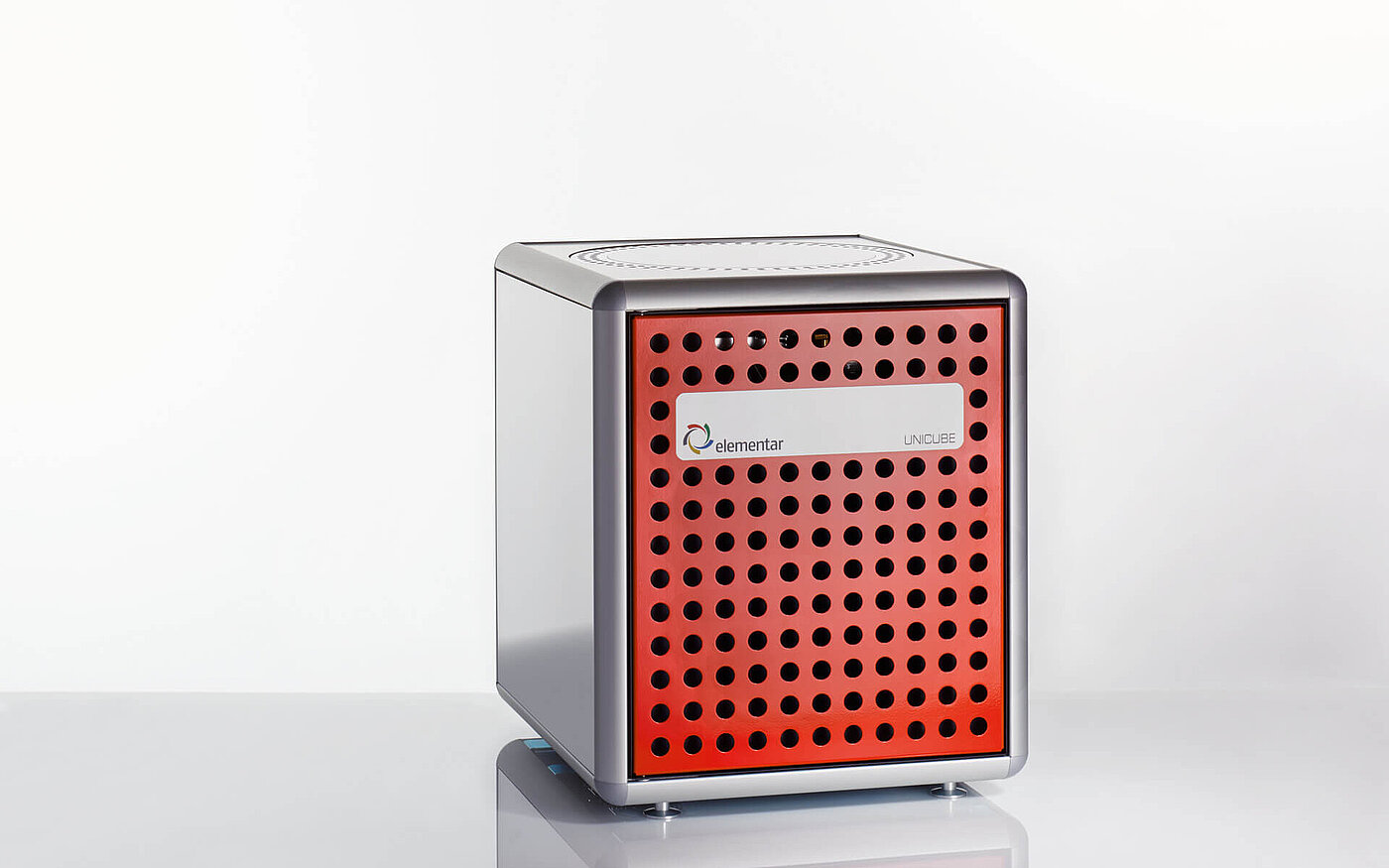 Elementar at analytica show - Elementar