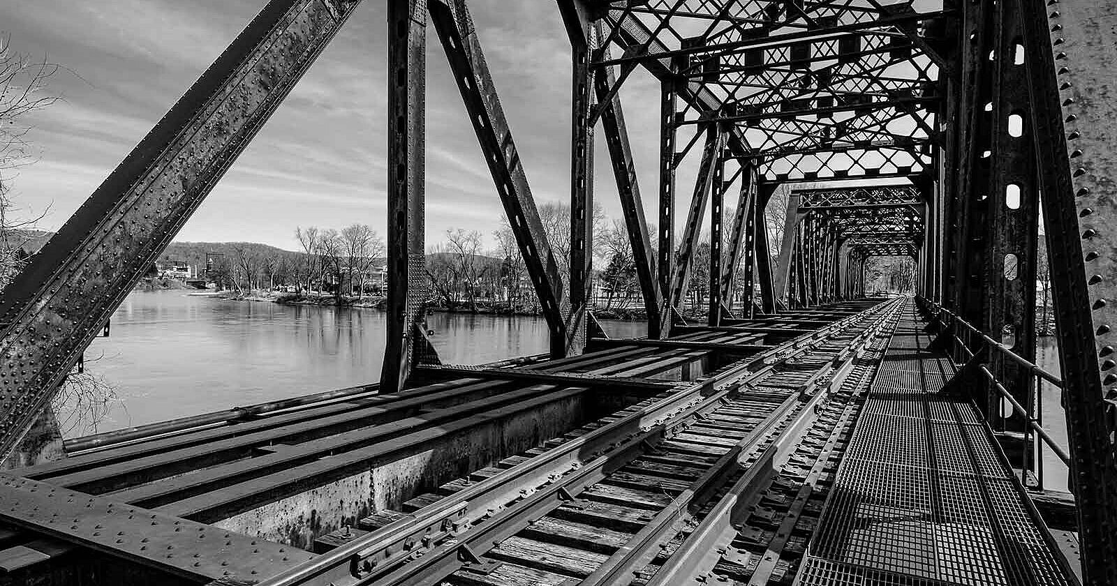 Securing traffic by testing the bridge steel - Elementar